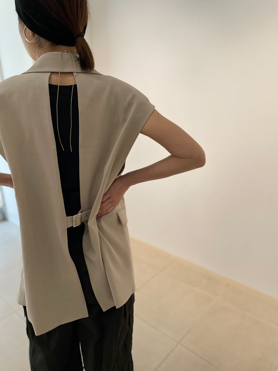 Back Open Tailored Vest – ROOM.THE.ROOM